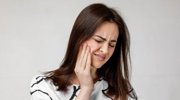 Necrosis pulpar: guía completa, síntomas y tratamiento del diente necrosado